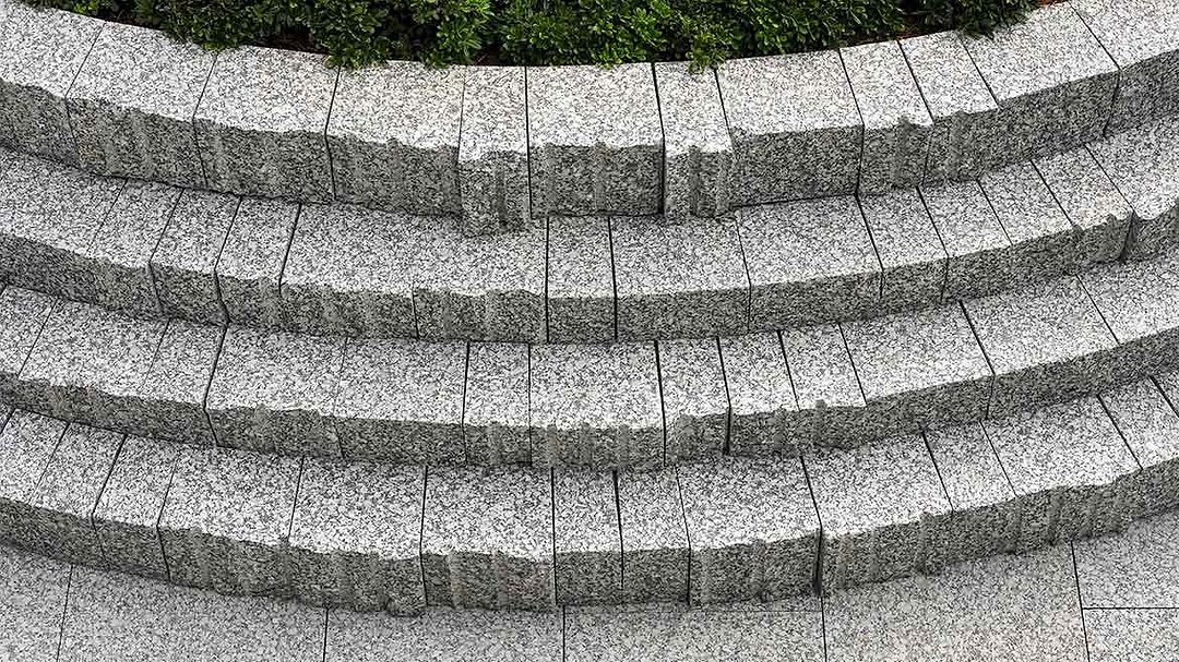 Rockville White Granite Creates Outdoor Office Space | Stone World