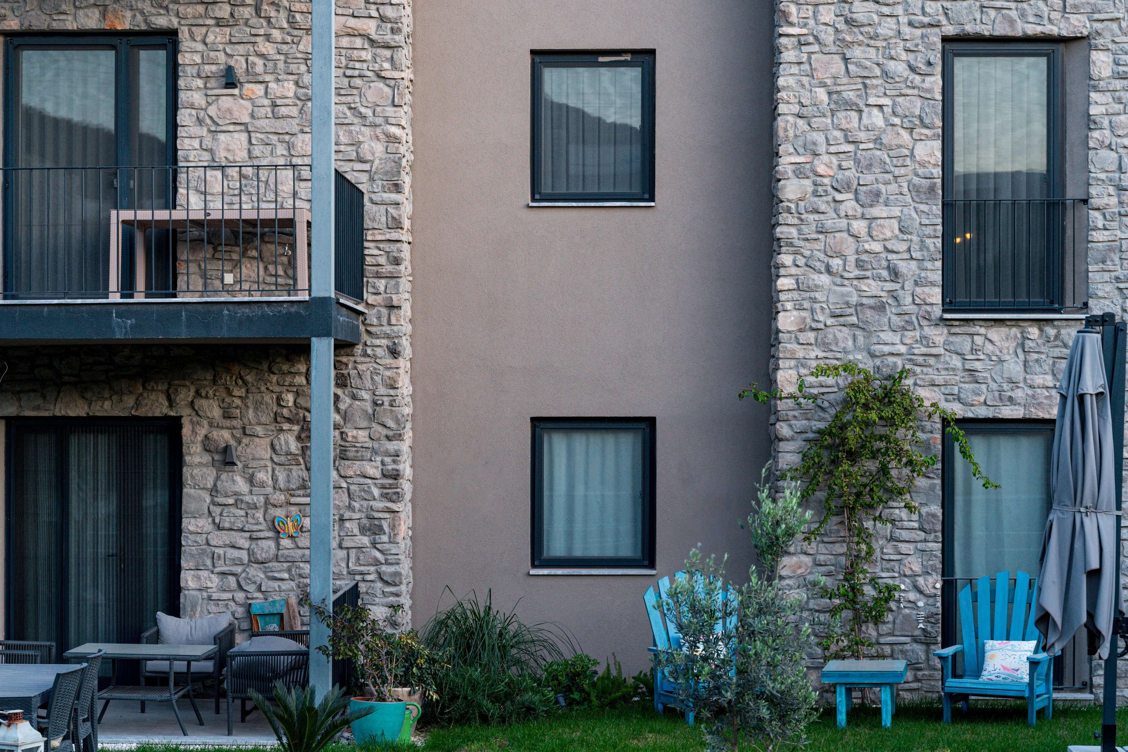 Modern Apartment Building Stone 51,443 Modern Apartment Complex Stock
